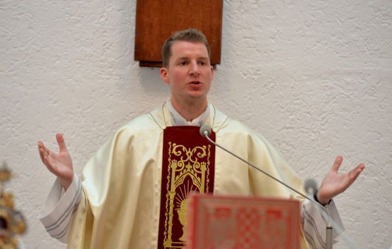 SVAKODNEVNO U 7:30 Don Leonard Škec: Pozvani smo primiti život ...