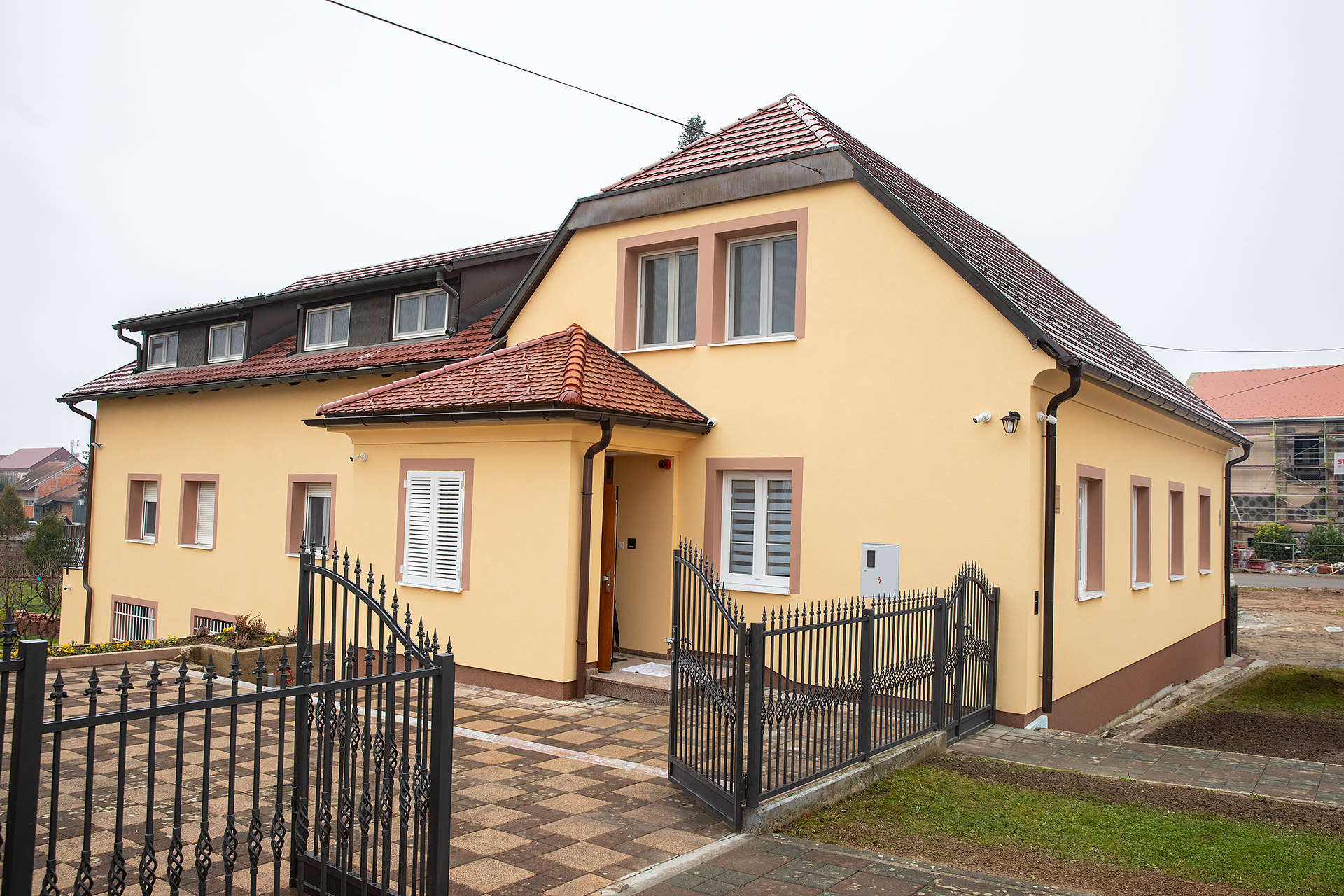 PONEDJELJAK 20:00 Studentski dom za djevojke u samostanu Družbe Kćeri ...